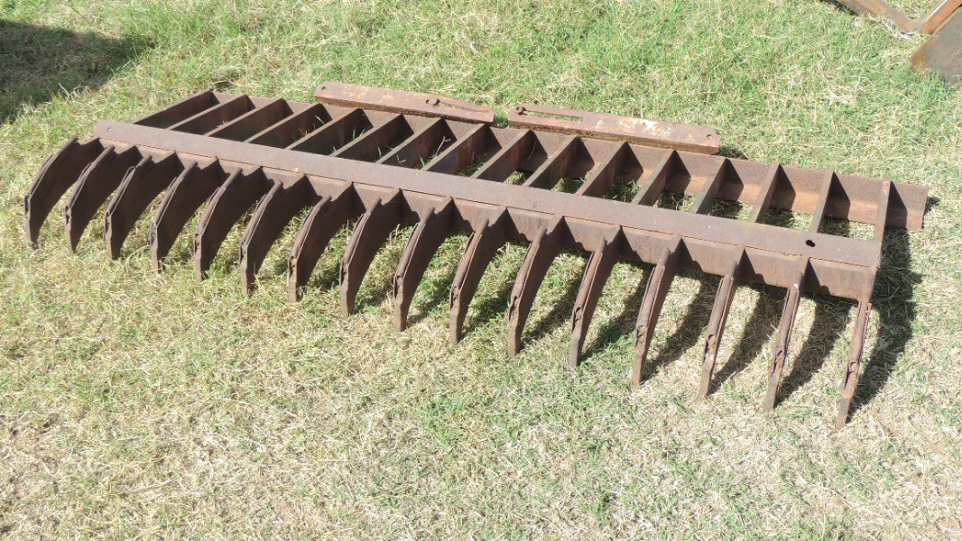 Stick rake | AuctionsPlus