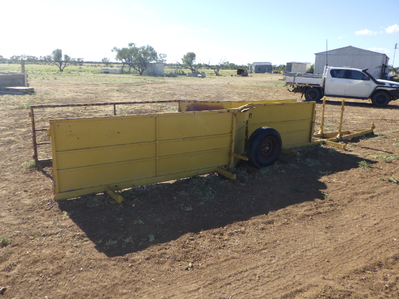 Lot 117 - PORTABLE SHEEP DRAFT + PANELS + TRAILER | AuctionsPlus