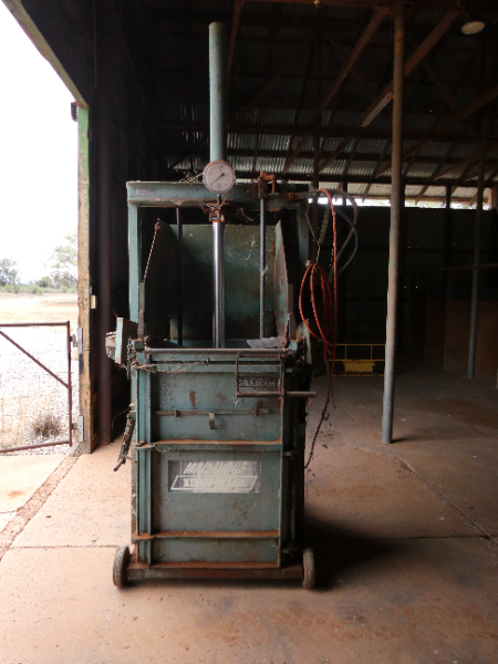 Lot 20 - WOOL PRESS | AuctionsPlus