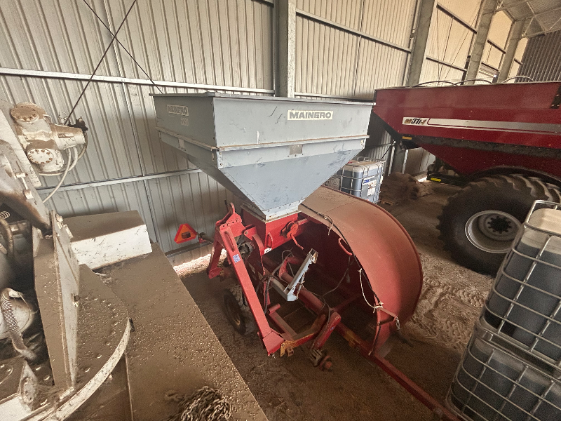 Lot 39 - Mainero Grain bag loader 2230 | AuctionsPlus
