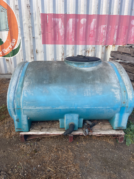 Lot 2 - 800L POLYMASTER WATER TANK | AuctionsPlus