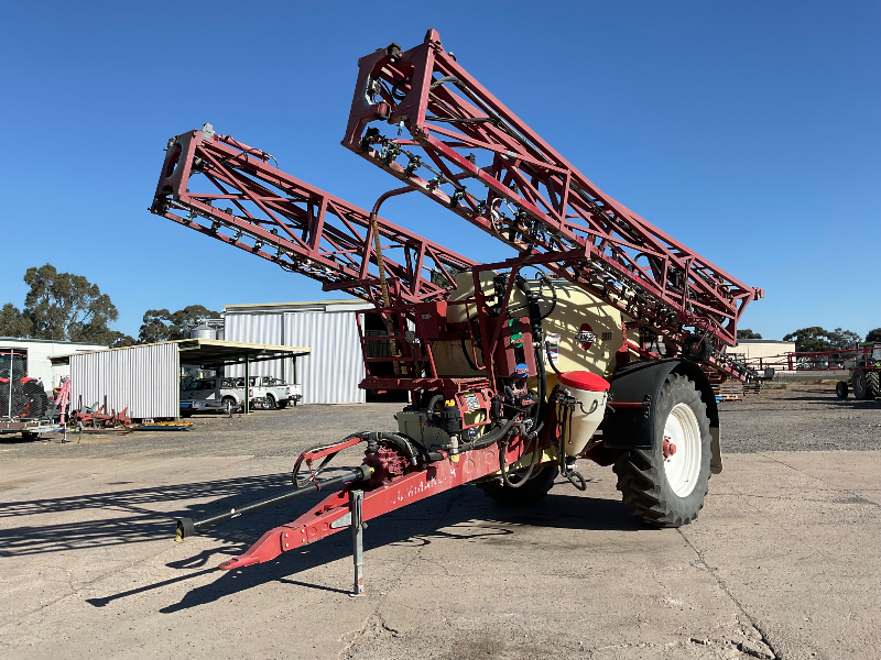 Lot 16 - 33m Hardi Commander S Trail Sprayer | AuctionsPlus