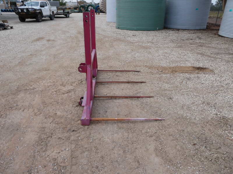 Lot 77 - HAY FORKS | AuctionsPlus