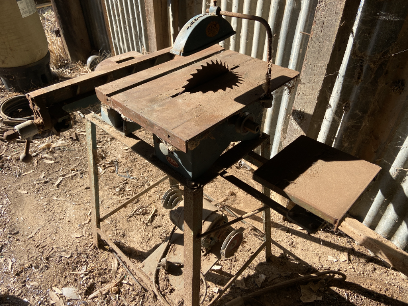 Lot 225 - Ezy Cut Saw Bench | AuctionsPlus