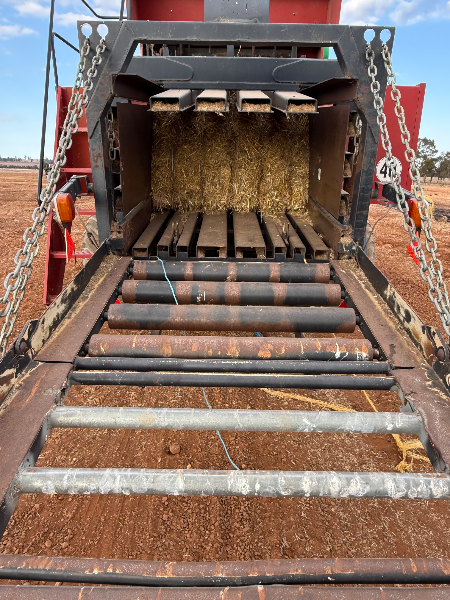 Lot 100 - 1998 New Holland D120 Large Square Baler | AuctionsPlus