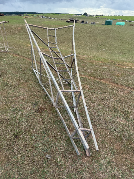 Lot 70 - Windmill Stand | AuctionsPlus