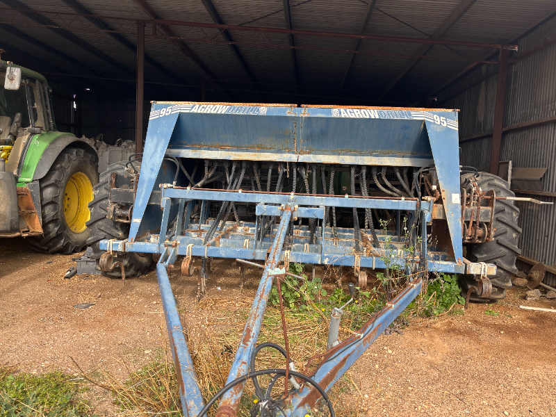 Lot 19 - 1995 Agrow Drill 24 Run | AuctionsPlus