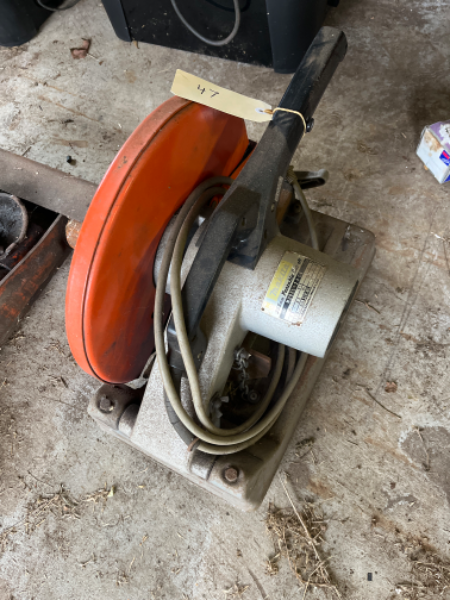 Lot 47 - Makita drop saw | AuctionsPlus