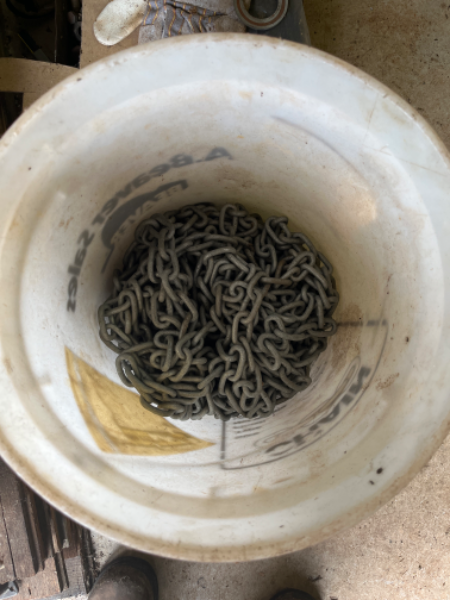 Lot 73 - Bucket of chain | AuctionsPlus