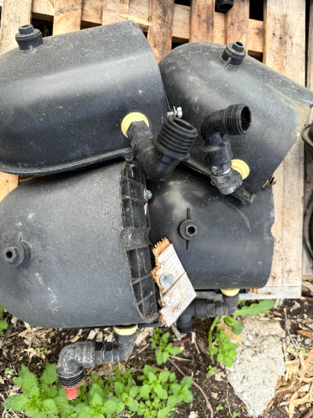 Lot 34 - 4 Black Aquaflow Water Troughs | AuctionsPlus