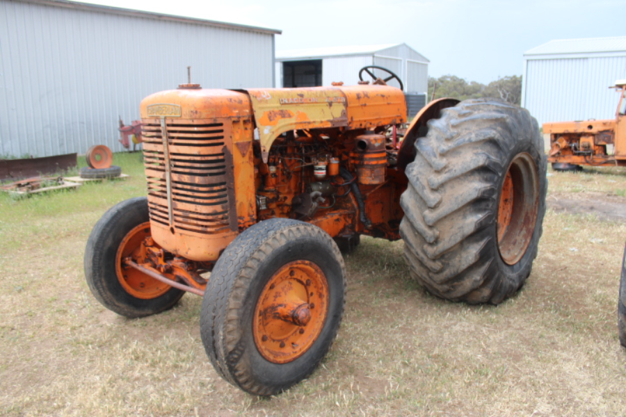 Lot 132 - CHAMBERLAIN 40ka TRACTOR | AuctionsPlus