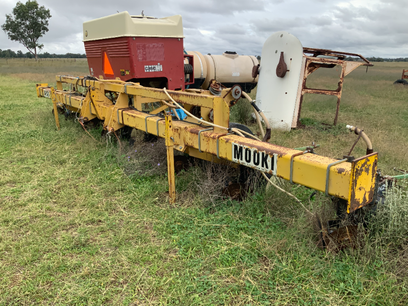 LOT 23 - Mooki Planter. | AuctionsPlus