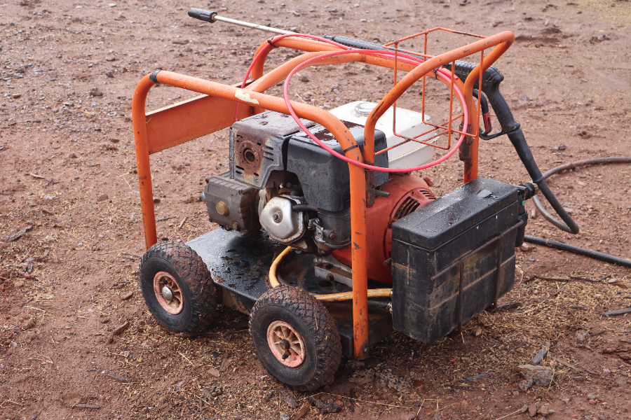 Lot 216 - Spitwater Pressure Blaster | AuctionsPlus