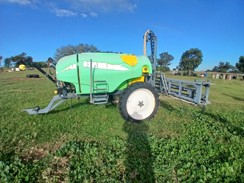 Lot 52 - AGRO LEAD BOOMSPRAY 2000L WITH MIXING TANK, 18M BOOM ...