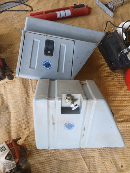 Lot 173 - TIPTOP EQUIPMENT UNDERBODY TOOLBOX & WATER TANK | AuctionsPlus
