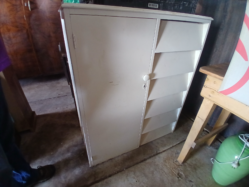 Lot 276 - CABINET | AuctionsPlus
