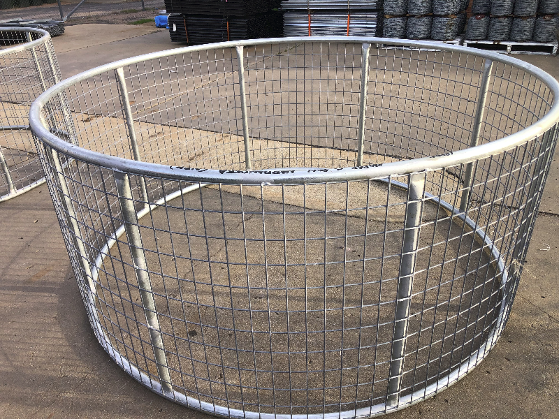 Lot 47 - Hay Ring Large | AuctionsPlus