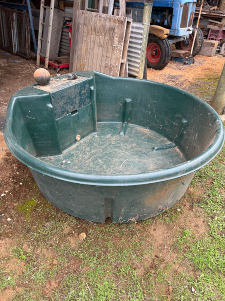 Lot 344 - Poly Water Trough | AuctionsPlus