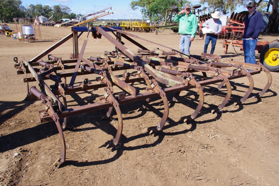 Lot 227 - 21 tyne John Shearer scarifier | AuctionsPlus