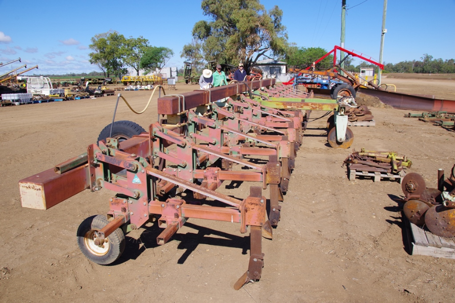 Lot 232 - Pioneer EZ Fix row crop cultivator | AuctionsPlus