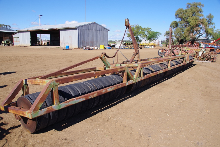 Lot 233 - 12m bed roller | AuctionsPlus