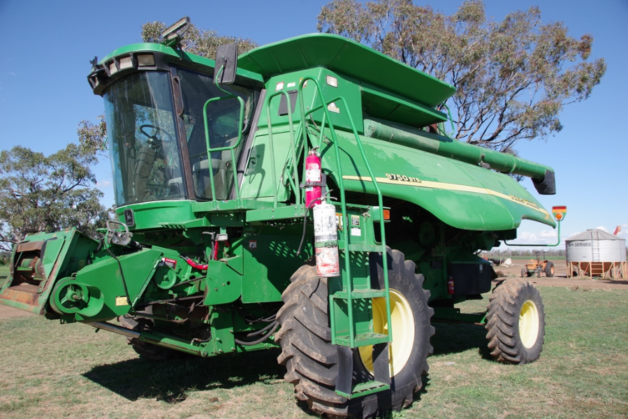 Lot 276 - John Deere 9750 STS header with 36 foot front & comb trailer ...