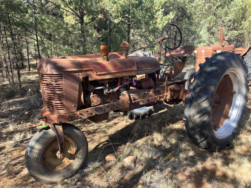 Lot 14 - Farmall H Tractor | AuctionsPlus