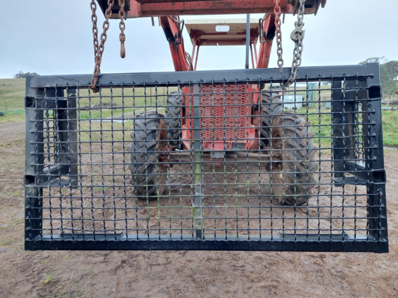 Lot 48 - Cat D6R Rear window guard | AuctionsPlus