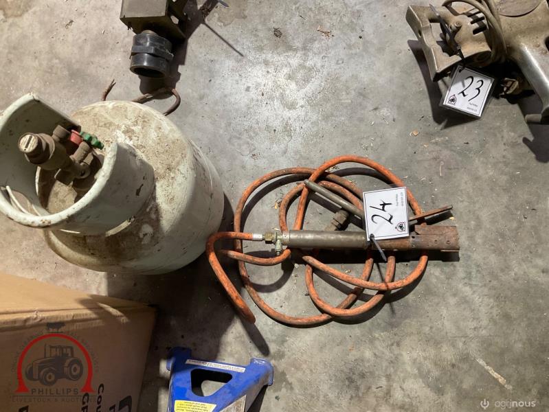 Lot 24 - Gas Operated Lamb Tail Docker | AuctionsPlus