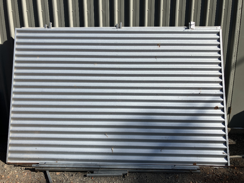Lot 160 - Galvanised steel frames w/ iron & lengths of RHS. | AuctionsPlus