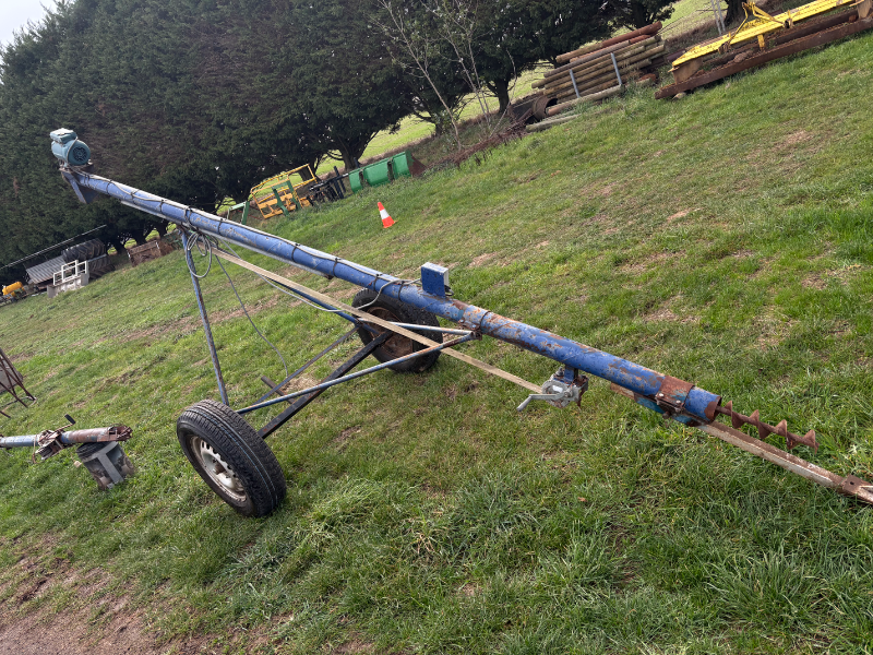 Lot 66 - 4' grainline pencil auger on wheels 5m long | AuctionsPlus