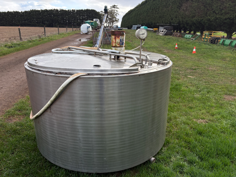 Lot 67 - 2200Lt Milk vat | AuctionsPlus