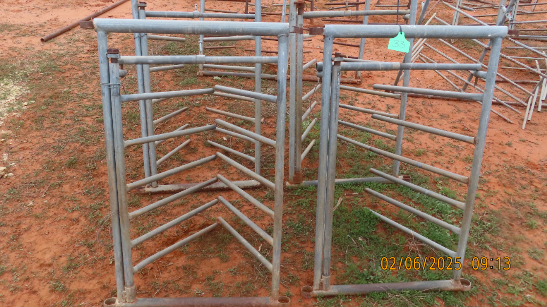 Lot 33 - Goat Traps | AuctionsPlus