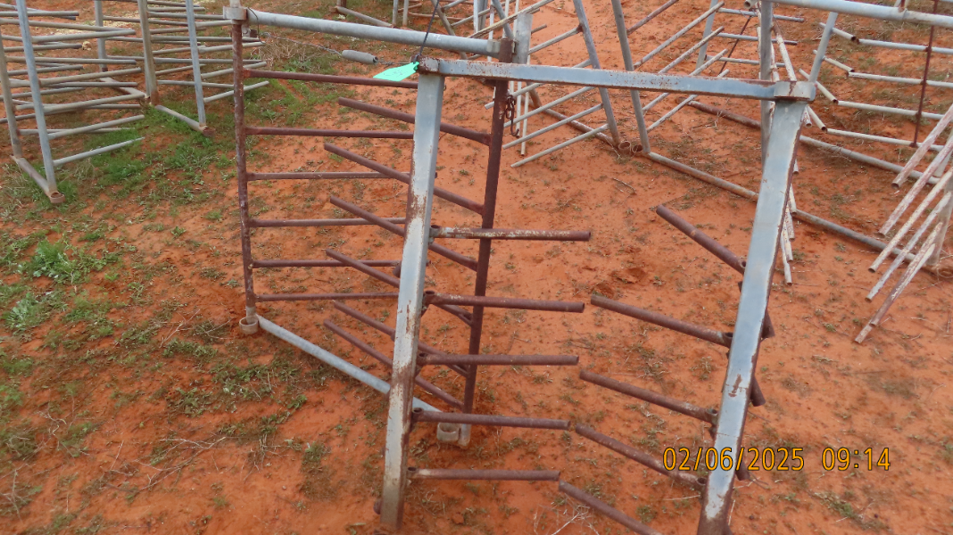 Lot 34 - Goat Traps | AuctionsPlus