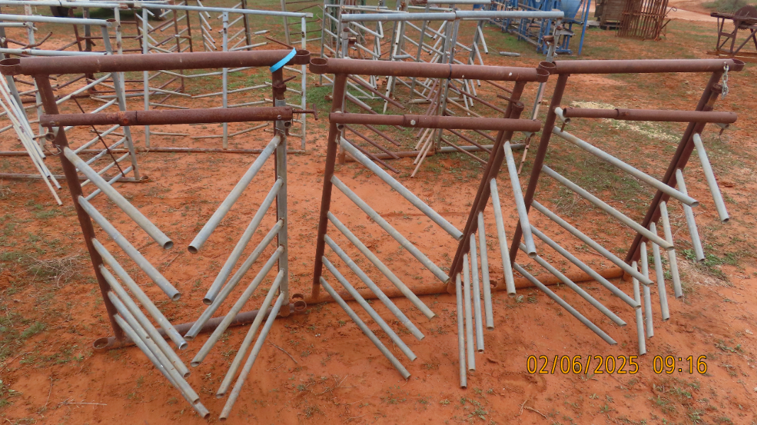 Lot 37 - Goat Traps | AuctionsPlus