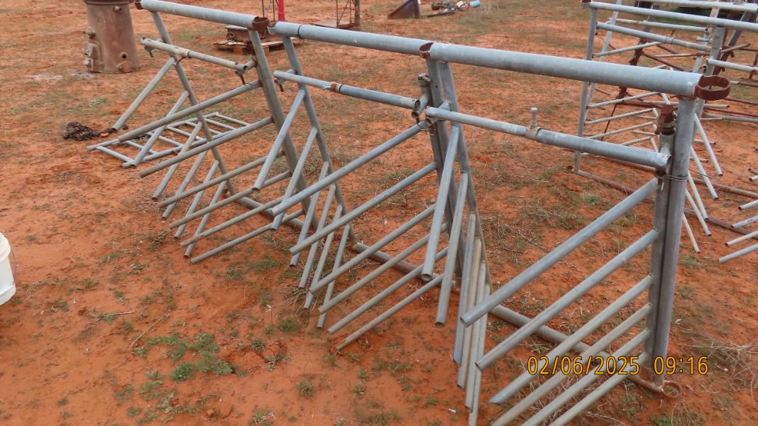 Lot 38 - Goat Traps | AuctionsPlus