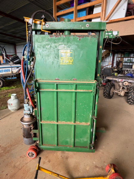 Lot 65 - TPW Wool Press | AuctionsPlus