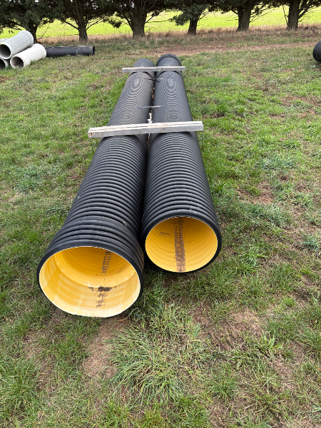 Lot 40 - NEW Black Max Pipe | AuctionsPlus