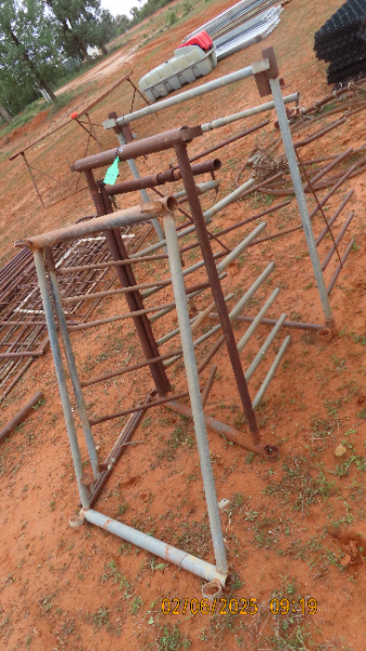 Lot 44 - Goat Traps | AuctionsPlus