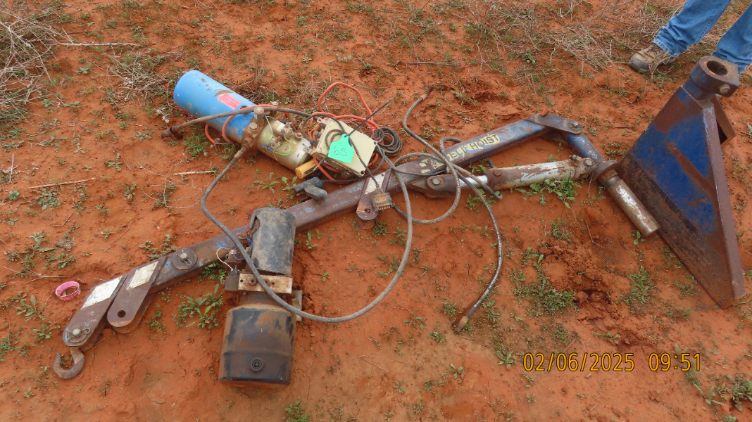 Lot 65 - Linsell Hoist | AuctionsPlus