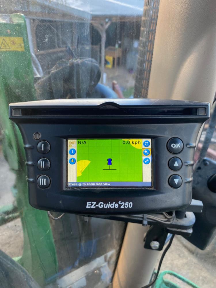 Lot 105 - Trimble EZ Guide 250 GPS - good working order | AuctionsPlus