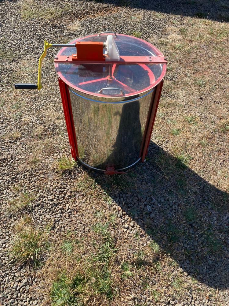 Lot 123 - 8 Frame Honey Extractor - Stainless Steel | AuctionsPlus