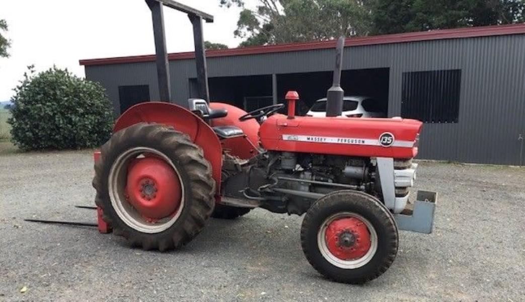 Lot 25 - Massey Ferguson 135 Tractor | AuctionsPlus