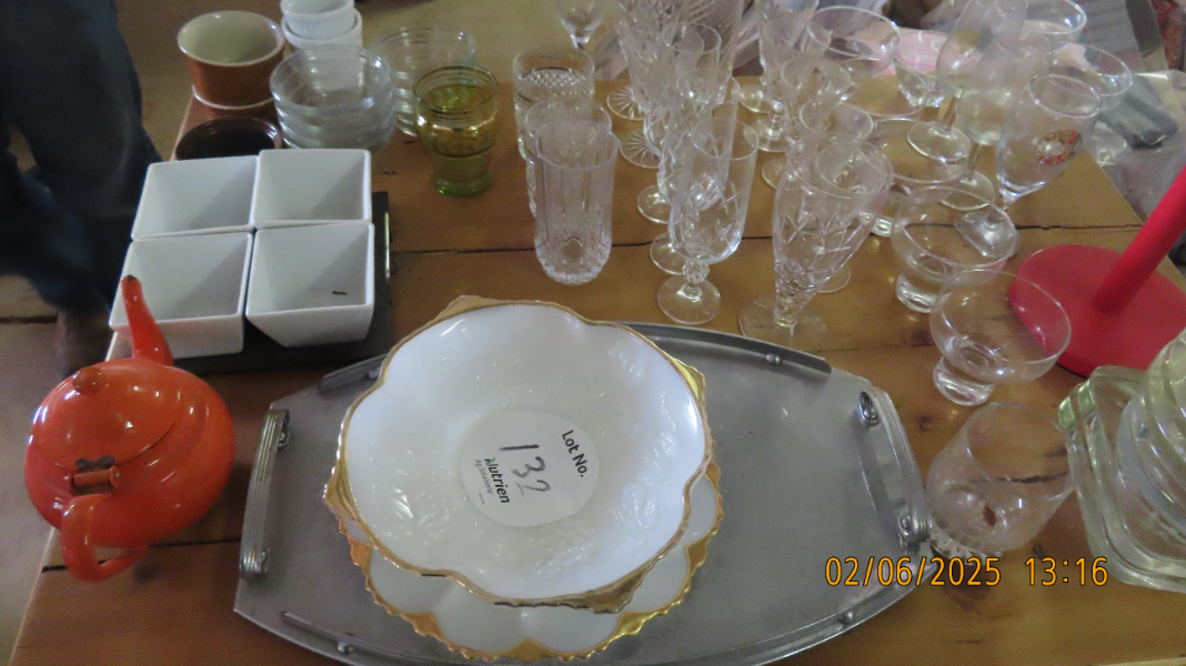 Lot 132 - Assorted Kitchen Items | AuctionsPlus