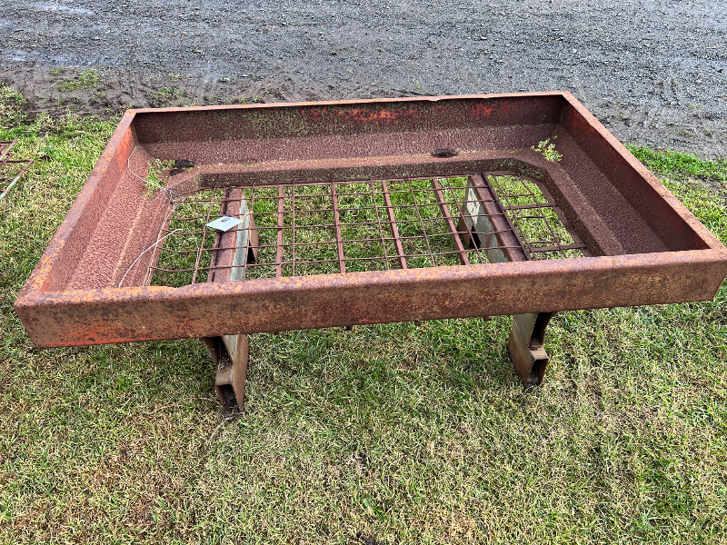 Lot 35 - HAY FRAME | AuctionsPlus