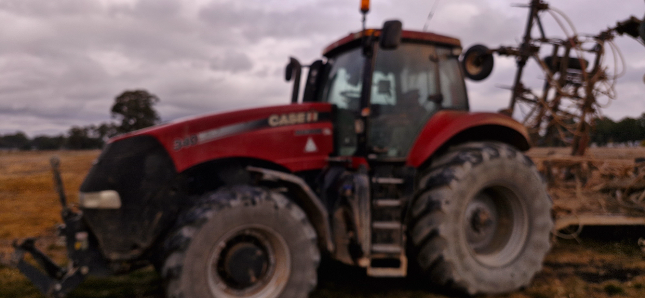 Lot 205 - Case 340 Tractor | AuctionsPlus