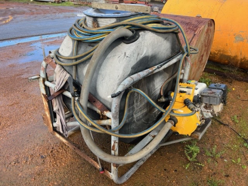 Lot 86 - 3PL 600L Water Tank with Honda Motor | AuctionsPlus