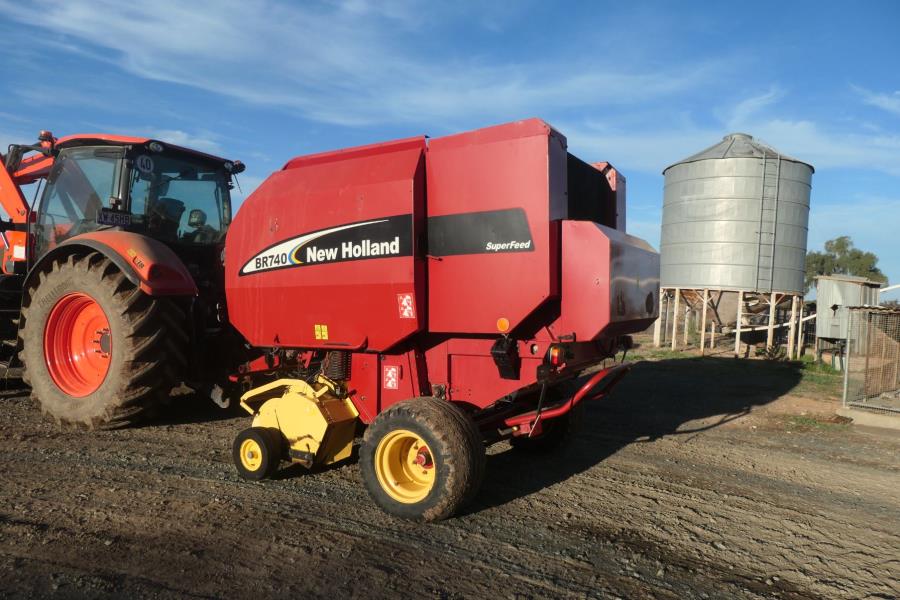 NH BR 40 Round Baler | AuctionsPlus