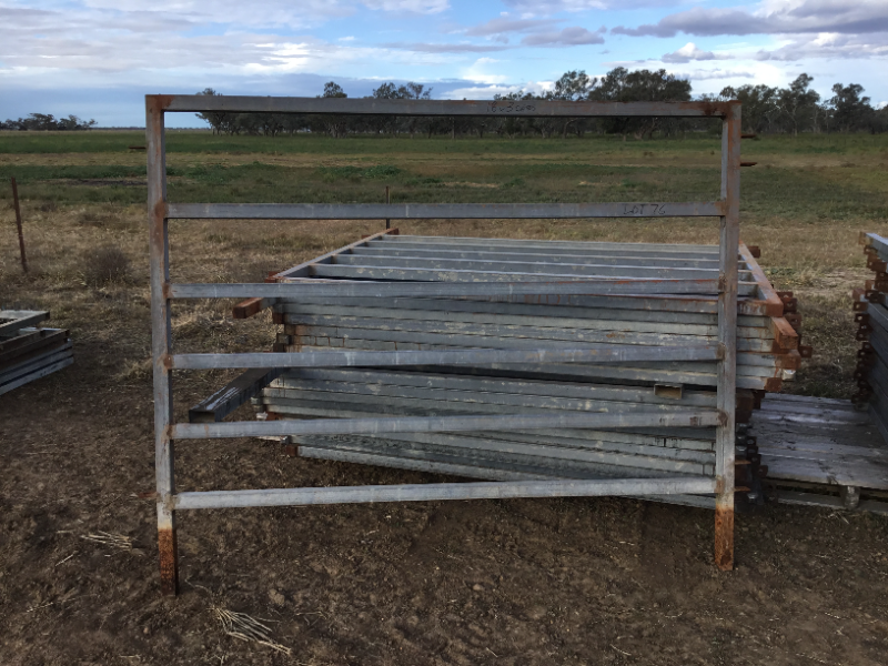 Lot 78 - 17 HEAVY CATTLE PANELS & 3 GATES & 1 MANGATE | AuctionsPlus