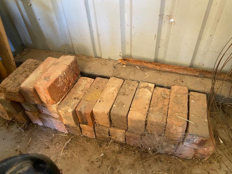 Lot 60 - Bricks | AuctionsPlus